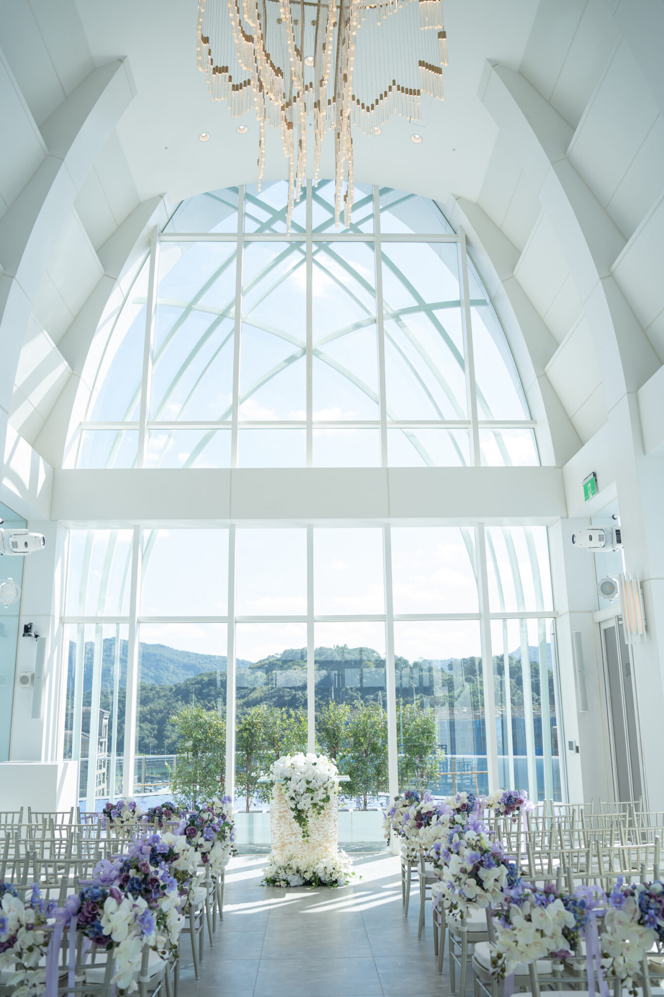 打造絕美婚禮｜山景環繞的證婚禮堂下｜GRAND HILAI TAIPEI 台北漢來大飯店宴會廳｜台北南港｜全新婚宴空間發佈 - WeddingDay 好婚鑑定團
